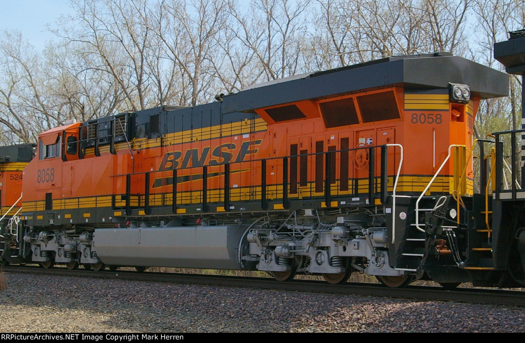 BNSF 8058